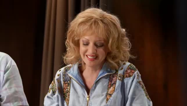 Goldbergs Interview - Wendi McLendon-Covey Fansite